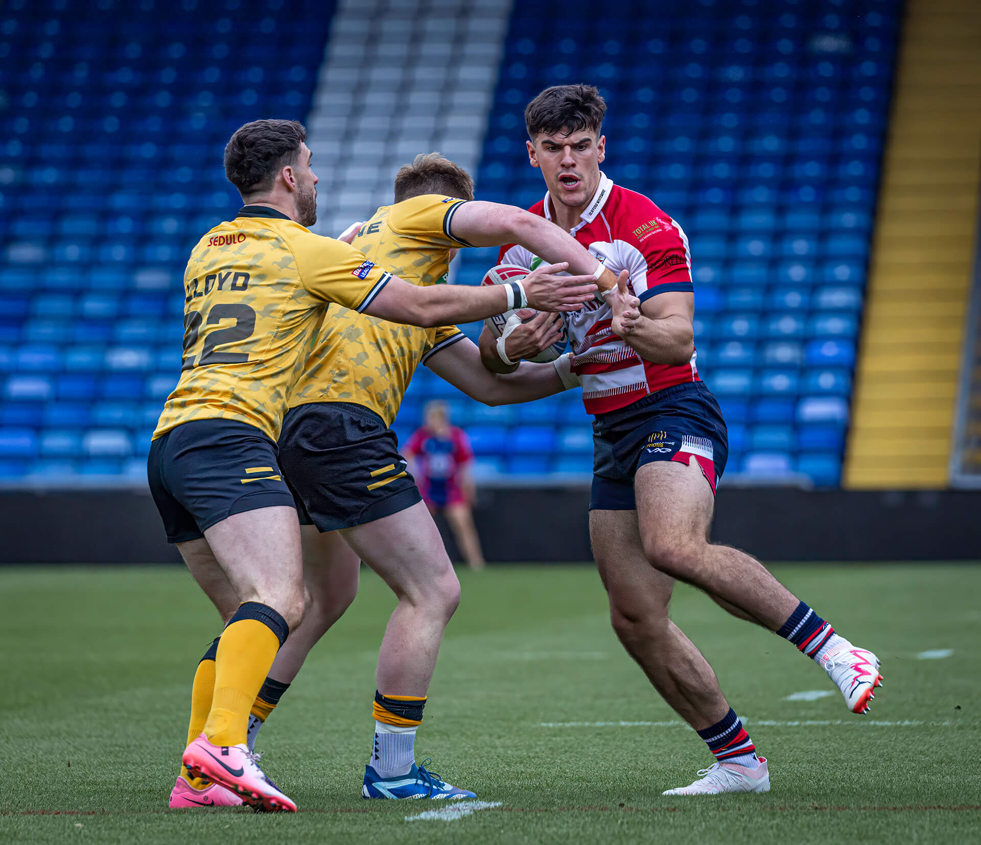 Oldham and Wigan agree Hirst deal