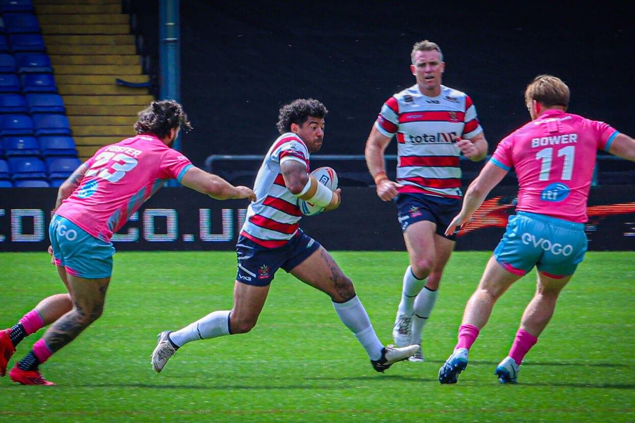 Dixon back with a bang as resilient Roughyeds beat Eagles