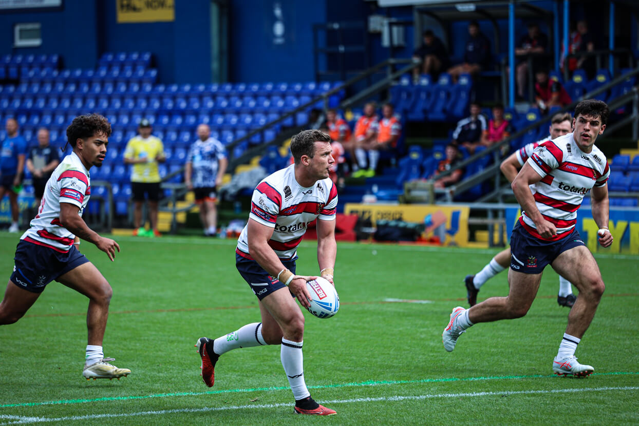 Oldham finish strong to ease past Hunslet
