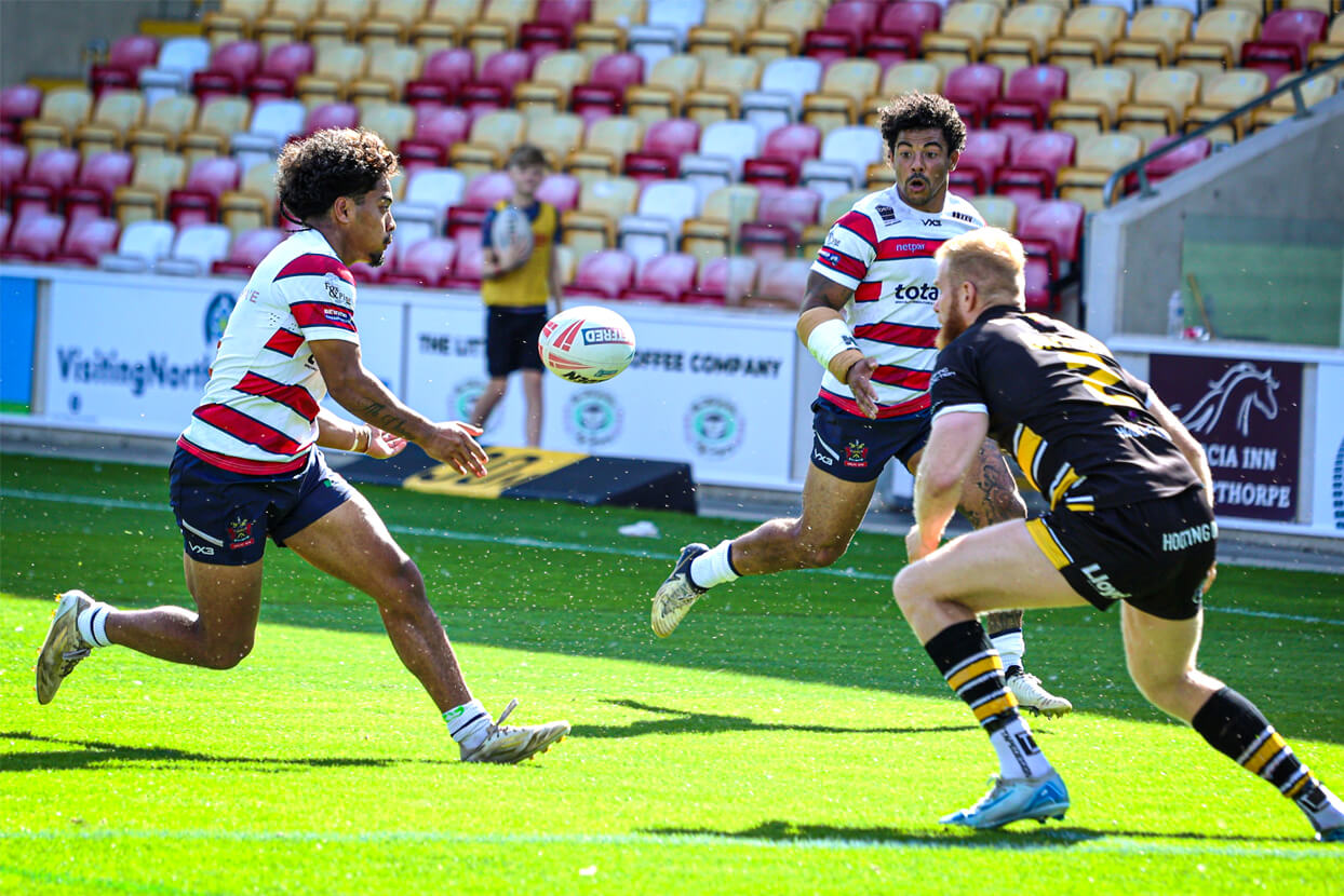 Leaders York strike late to deny Oldham in thriller