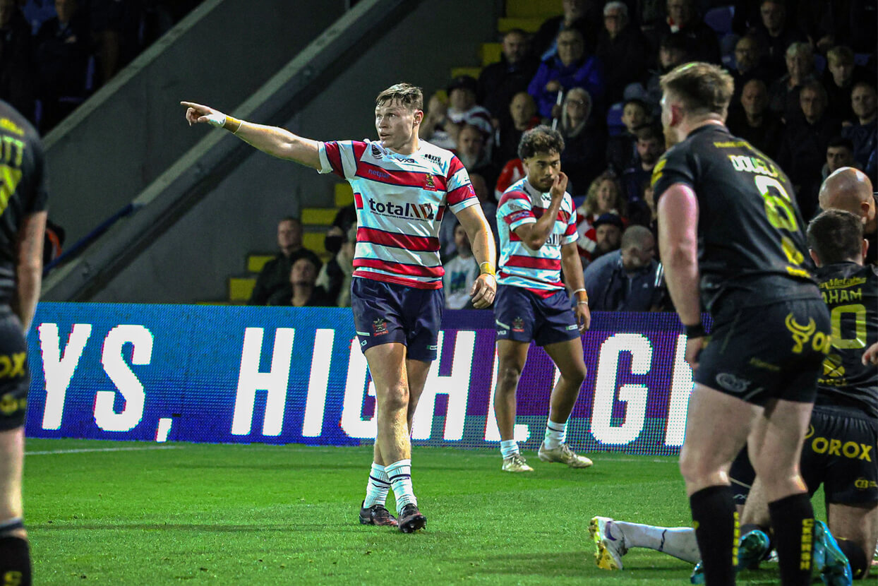 Rampant Halifax end Oldham’s season