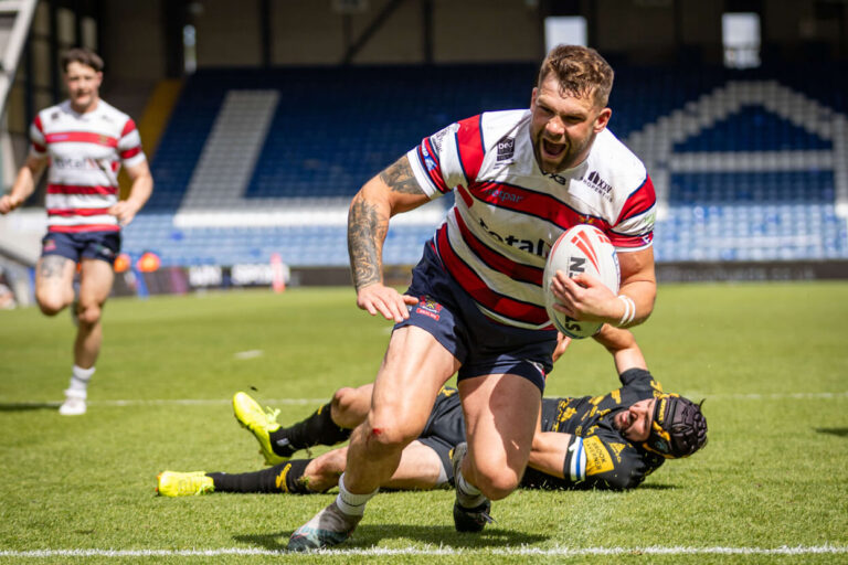 Lannon lands new Oldham deal